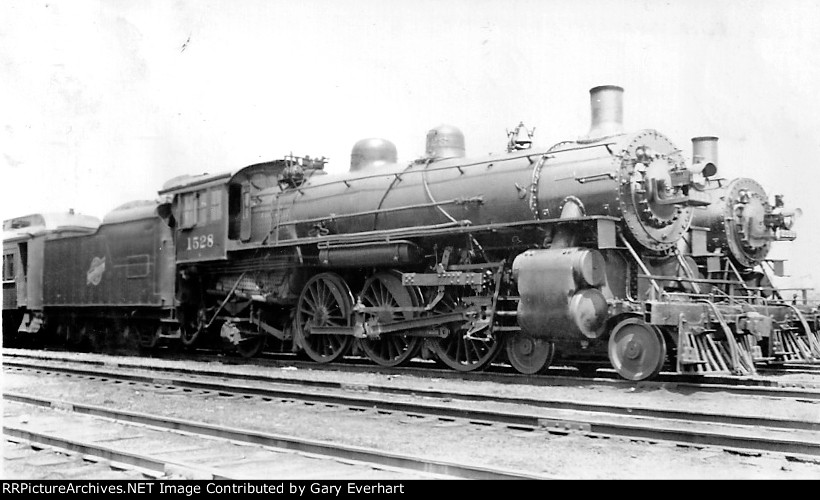 CNW 4-6-2 #1528 - Chicago & North Western